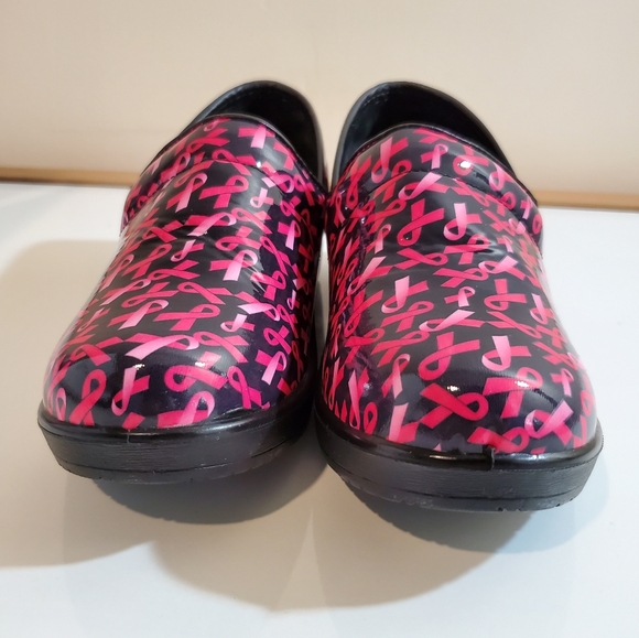 comfort trendz | Shoes | Comfort Trendz Pink Black Breast Cancer Slip ...